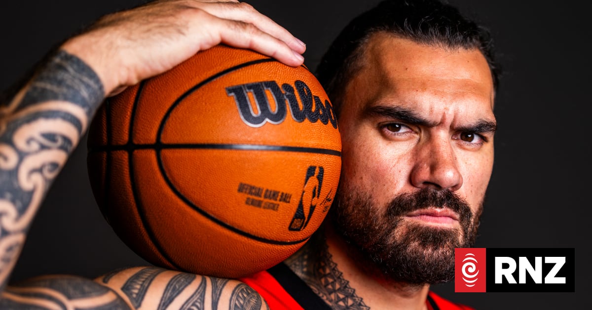Re-energised Adams turns back the NBA clock for Houston | RNZ