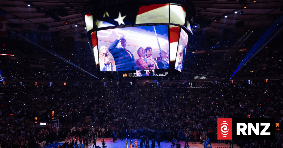 Watch: US President Donald Trump booed by fans at NBA Knicks v Spurs ...