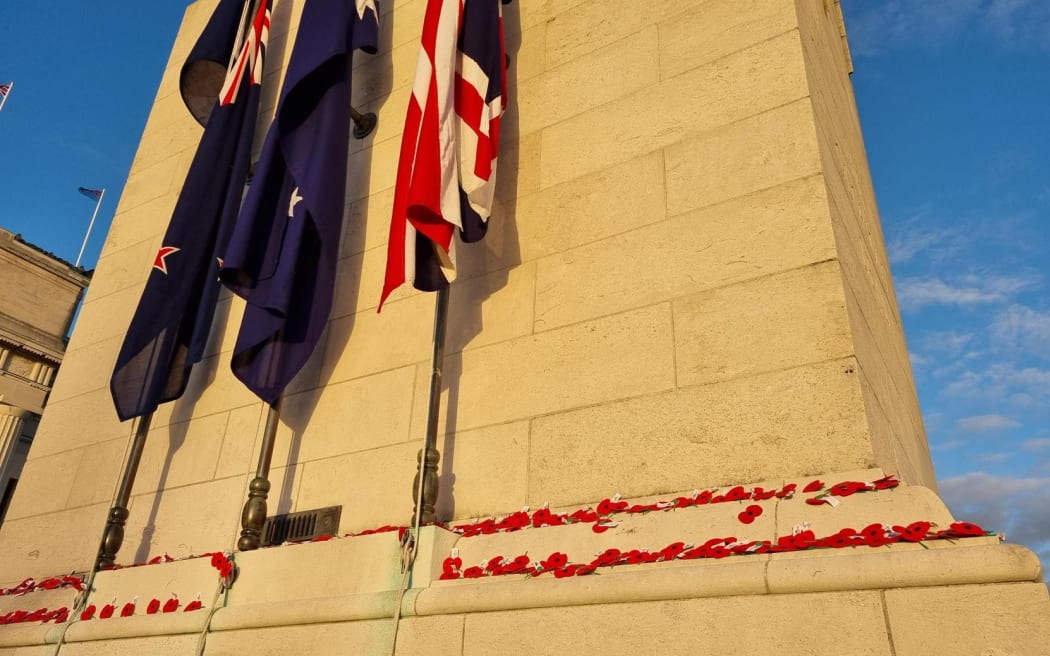 Photo essay: Thousands turn out to remember the fallen on Anzac Day ...