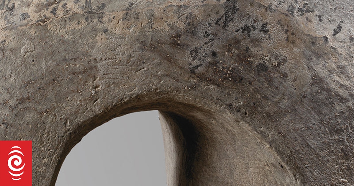 Book review : Nga Kaihanga Uku | RNZ