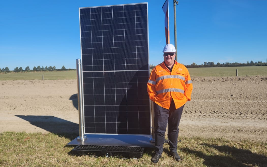 Building begins on NZ's largest solar farm in Canterbury | RNZ News