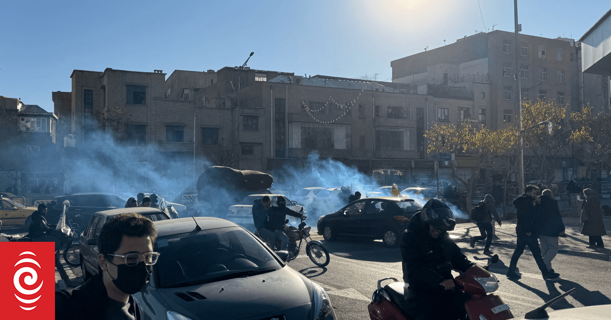 Iran's traders, frustrated by economic losses, turn against clerics ...