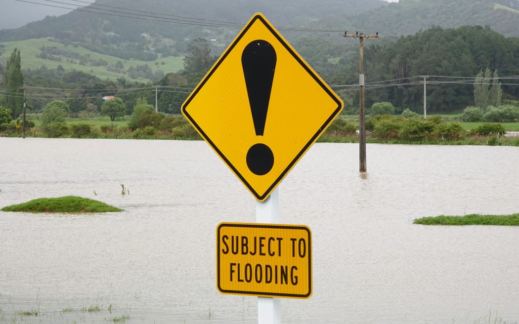 Heavy rain continues to flood parts of the North Island | RNZ News