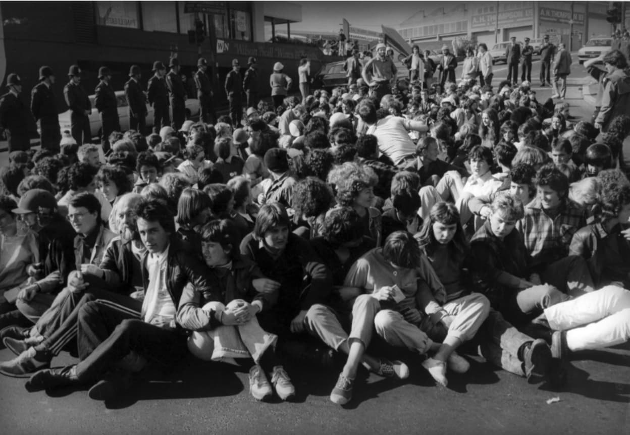 Topp Twins: A life in pictures | RNZ