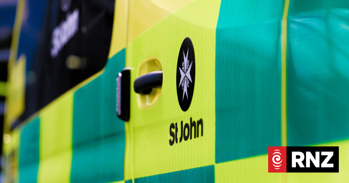 'So united, so angry': St John ambulance workers strike | RNZ