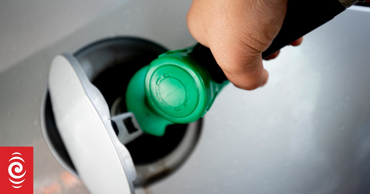 Report finds fuel price differences between regions | RNZ