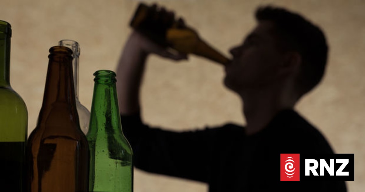 Alcohol cheaper than coffee- study | RNZ