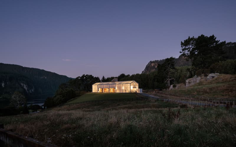 'Translucent skin' house gets top New Zealand design award | RNZ