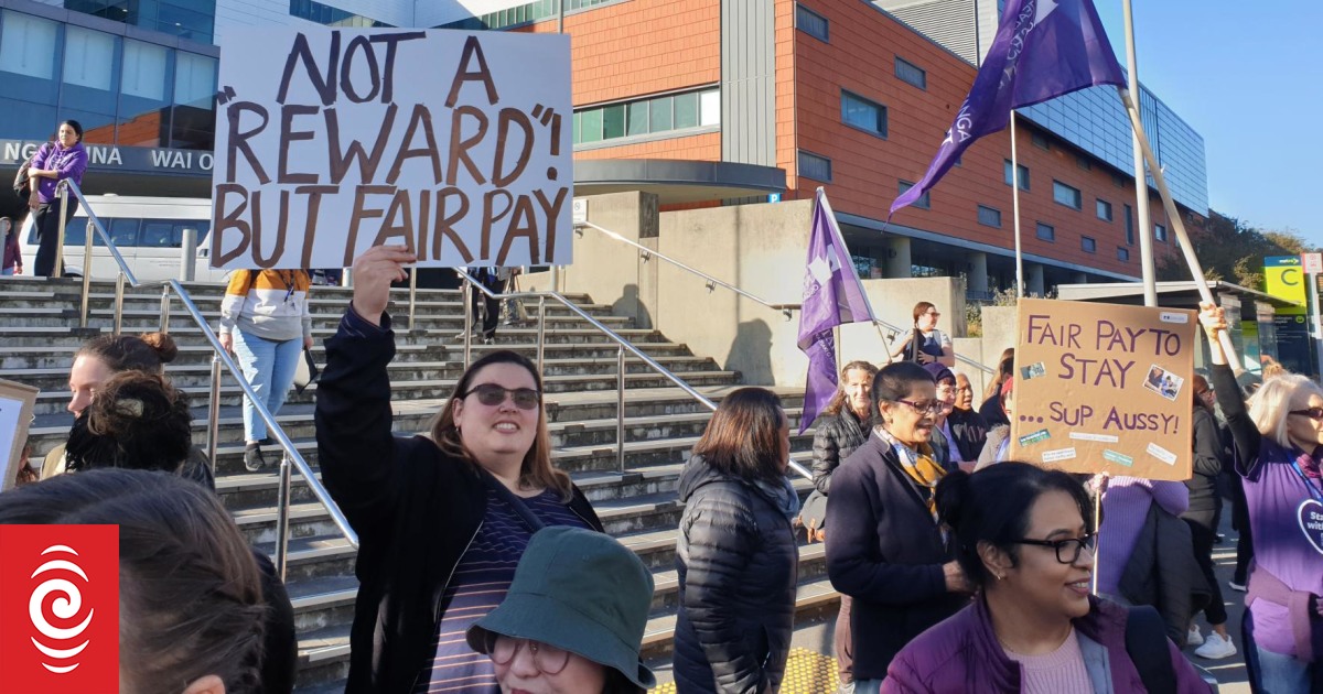 Many nurses set to strike tomorrow | RNZ News