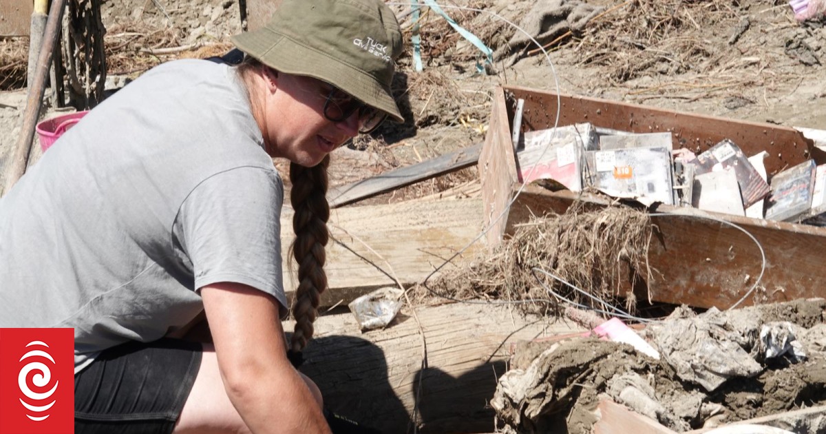 Cyclone Gabrielle: Mother thanks 'guardian angel' daughter for saving ...
