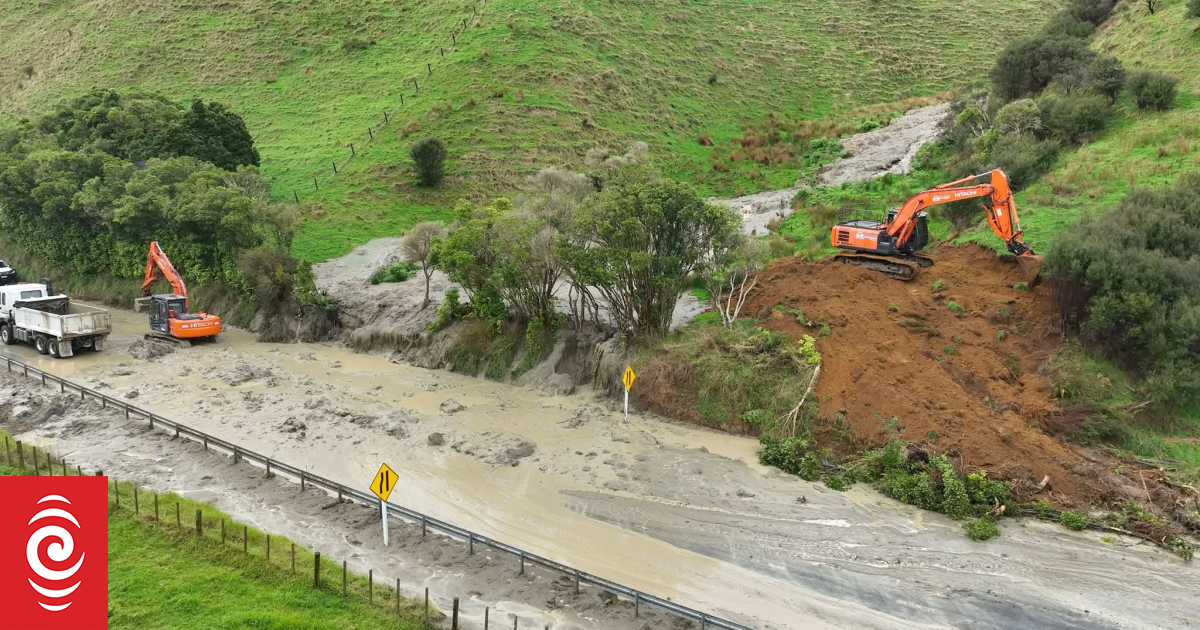 SH3 at Awakino reopens after mudslide, delays expected | RNZ News