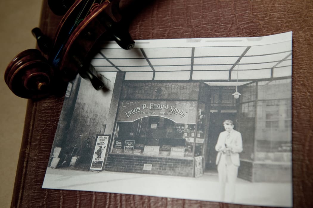 The Eady family: Shop to School | RNZ