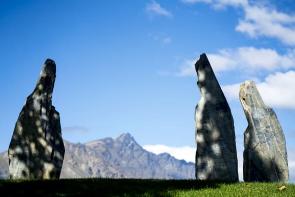 Sculptor Shane Woolridge inspired by stone | RNZ