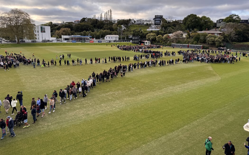 In pictures: Thousands smash world's largest haka record | RNZ News