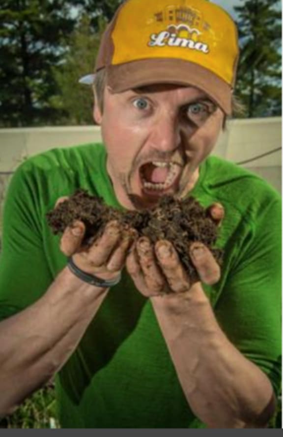 Making soil the superhero and hot and cold composting | RNZ