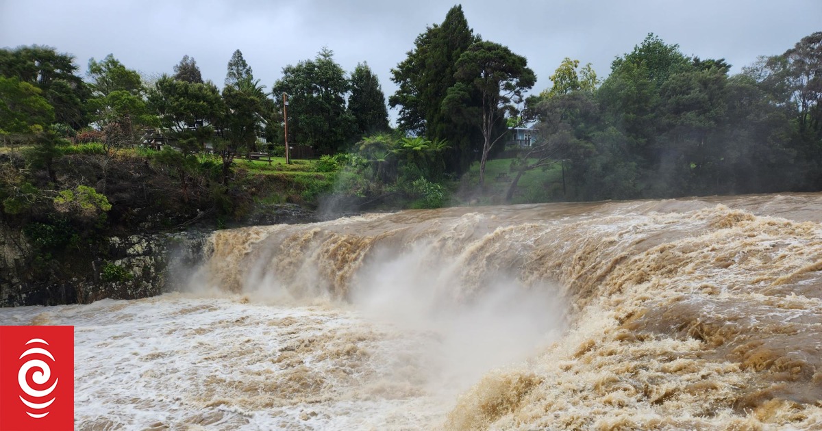 Ex-Tropical Cyclone Lola batters the upper North Island | RNZ