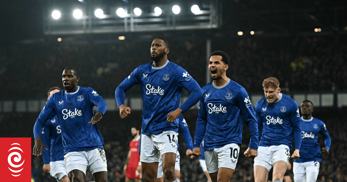 Late goal earns Everton emotional draw with Liverpool | RNZ News