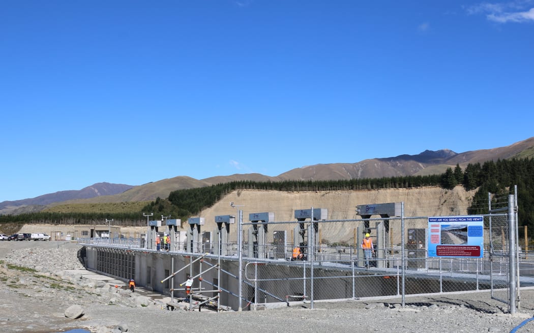 Missile shaped fish screen hits the Rangitata River | RNZ