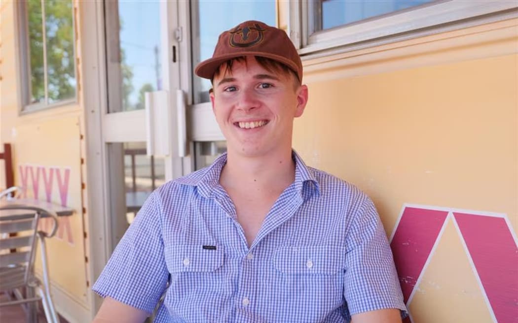 How locals handle the heat in one of Queensland's hottest towns | RNZ News