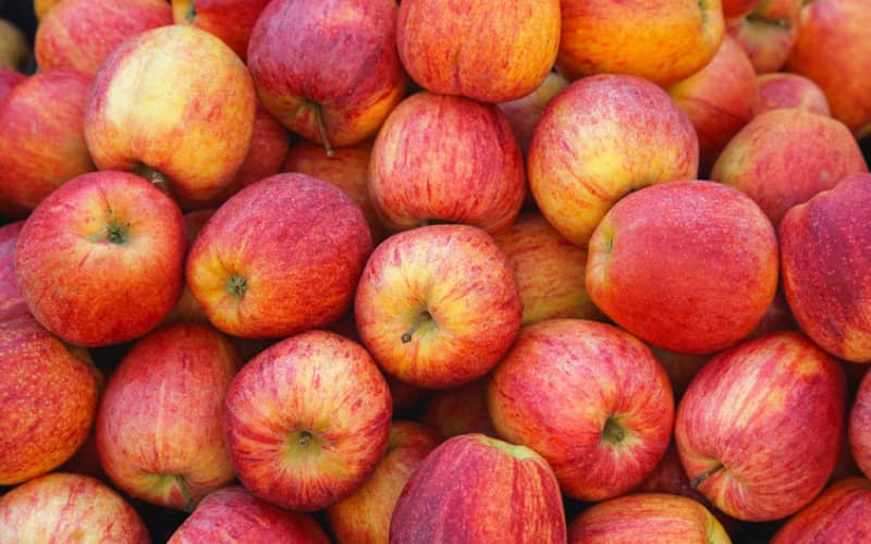 How do you like them apples? - Food prices soar in January | RNZ