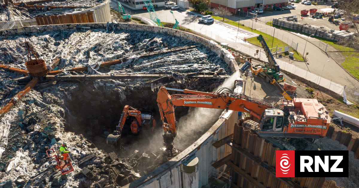 Foul stench from sewage, meatworks can make people sick, agency says | RNZ
