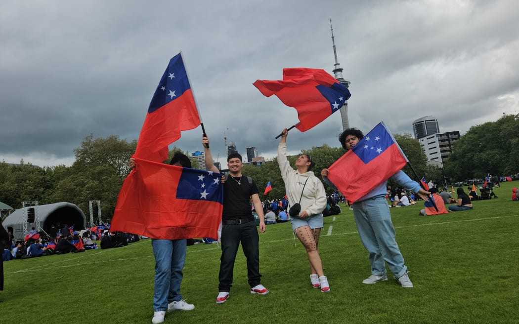 Toa Samoa players, fans bring the heat ahead of clash against Kiwis ...