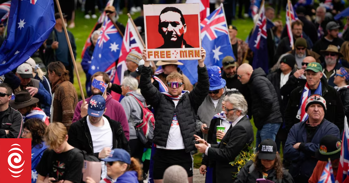 Clashes break out at anti-immigration rallies in Australia | RNZ News