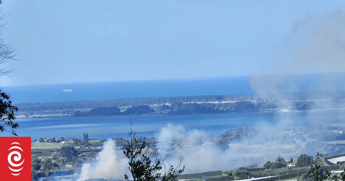 Te Puna fire evacuees returning home tonight - police | RNZ News