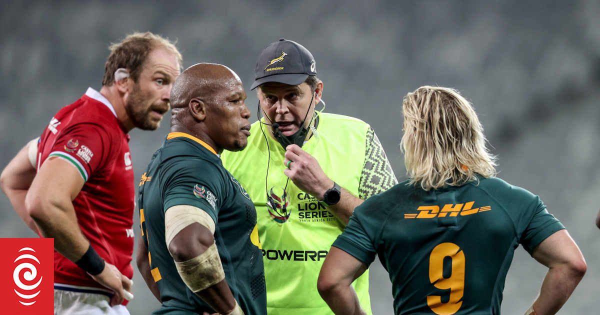 World Rugby clamps down on water carrying coaches | RNZ News