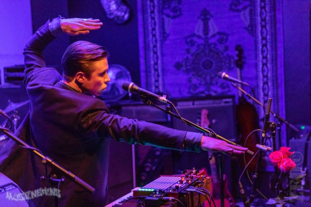 Anthonie Tonnon melds music with political musings on 'Leave Love Out ...