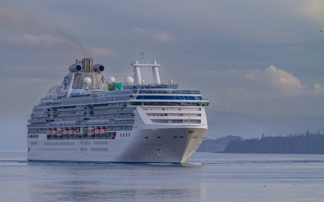 The never-ending wait to begin a never-ending cruise | RNZ
