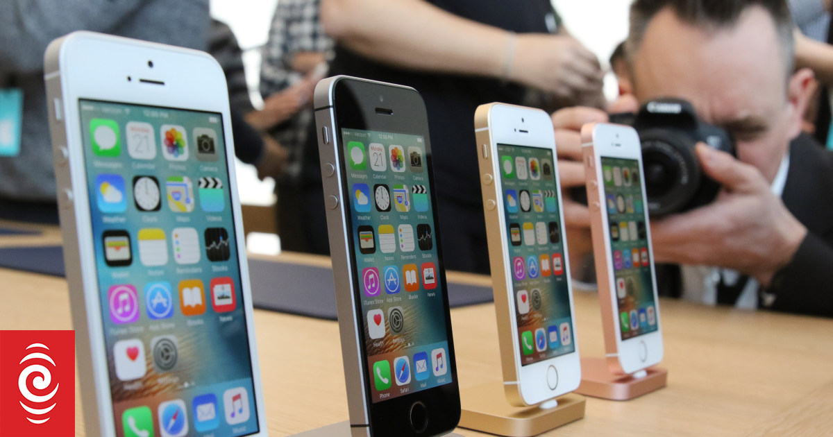 Hardware hack defeats iPhone passcode security | RNZ News