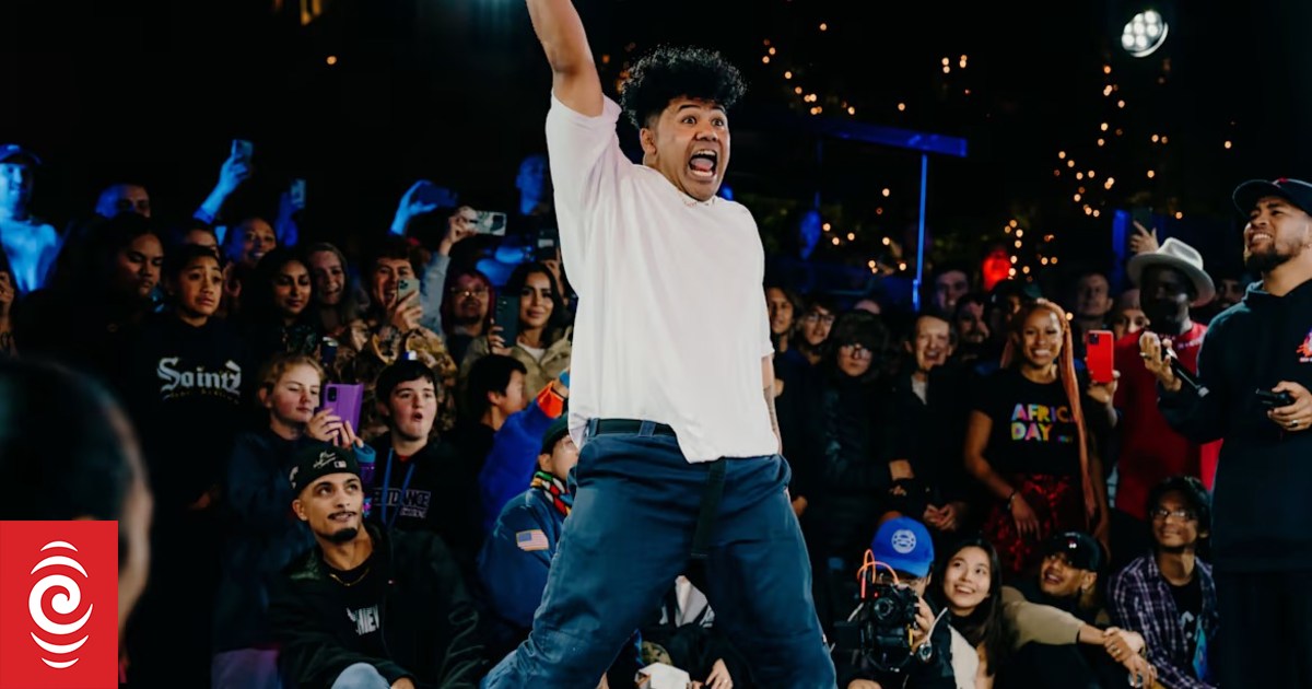 'Happy Feet' dances from dumpster cardboard mats to world stage | RNZ News