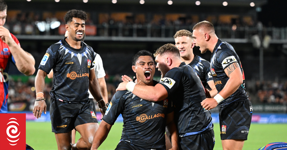 Super Rugby Pacific: Chiefs edge Blues in Hamilton thriller | RNZ News