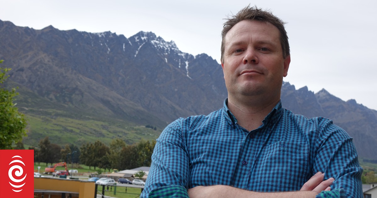 Queenstown Lakes mayoralty contest heats up as councillor declares run ...