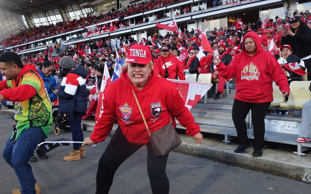 In photos: Mate Ma'a Tonga fans show their spirit | RNZ News