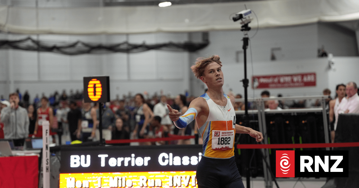 Sam Ruthe blitzes Boston field to smash age mile record | RNZ News