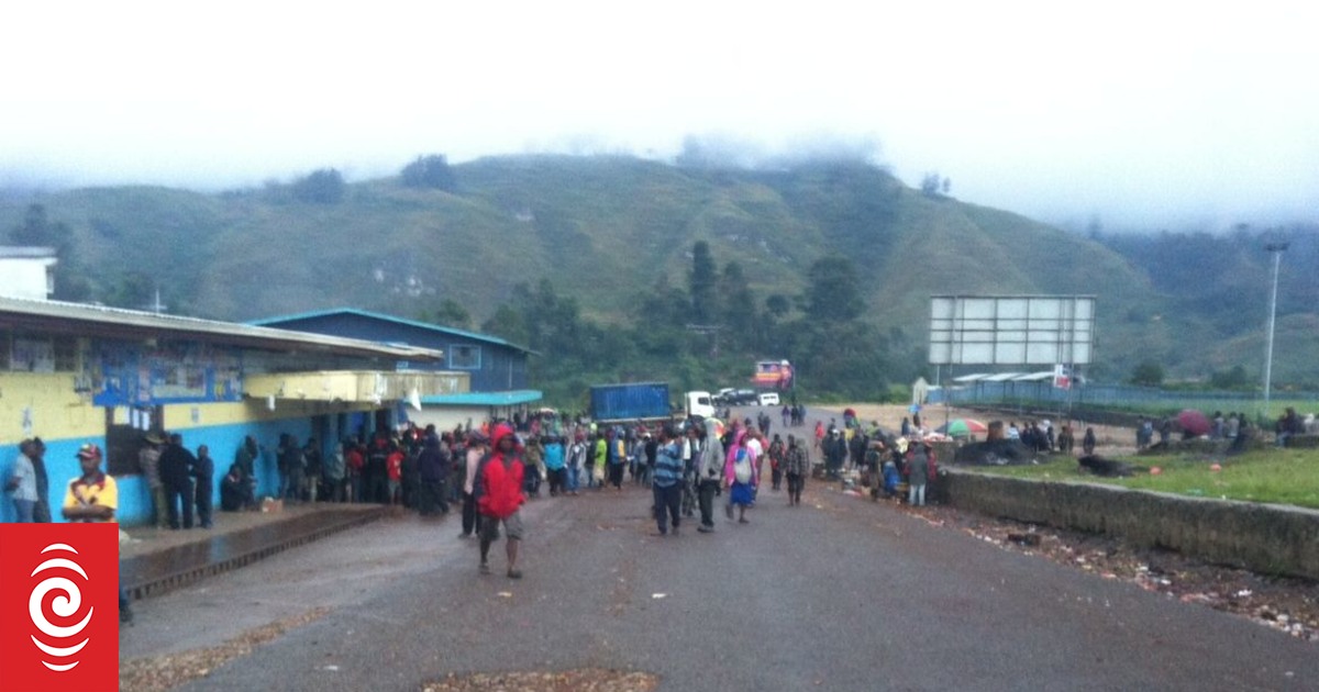 Rampaging mob looting in PNG's Mendi - journalist | RNZ