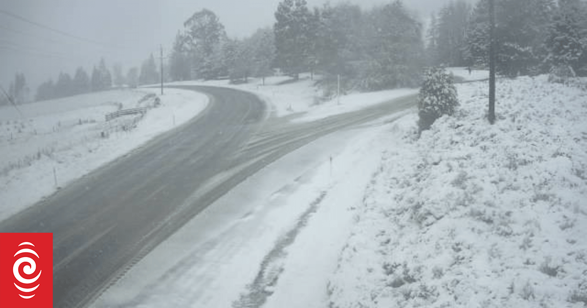 Weather: Motorists warned as snow, ice threaten South Island roads ...