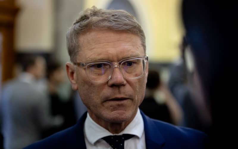 Broadcasting Minister Paul Goldsmith says he 'may have grunted' at TVNZ ...