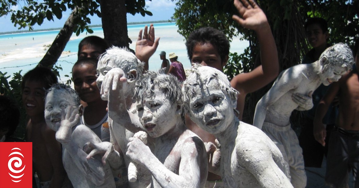 Kiribati parents urged to talk about sex | RNZ News