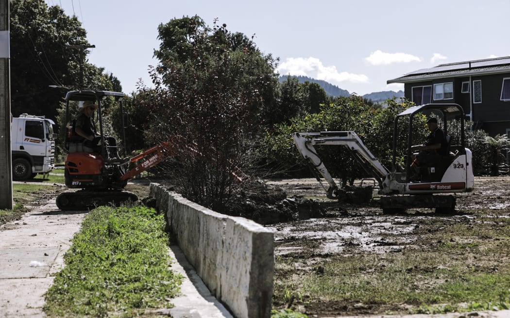 In photos: Cyclone Gabrielle clean up continues | RNZ News