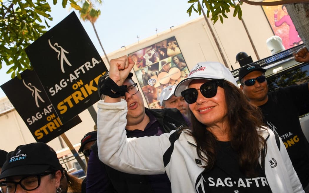 SAG strike: Actors join writers on Hollywood picket lines | RNZ News