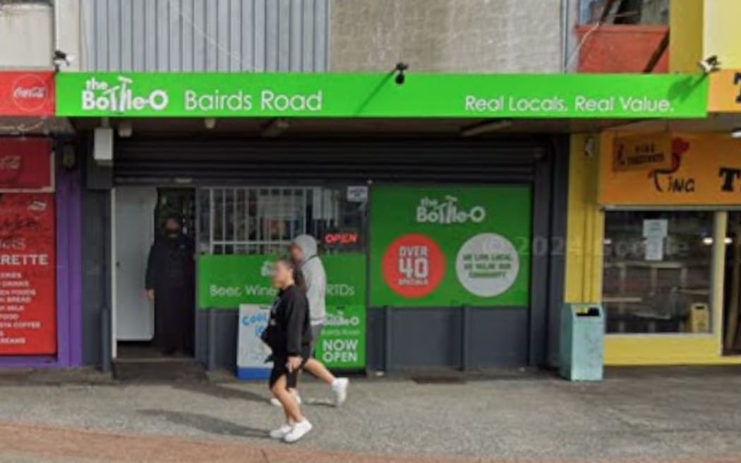 Community calls for Ōtara bottle stop to close, alcohol-related harm ...