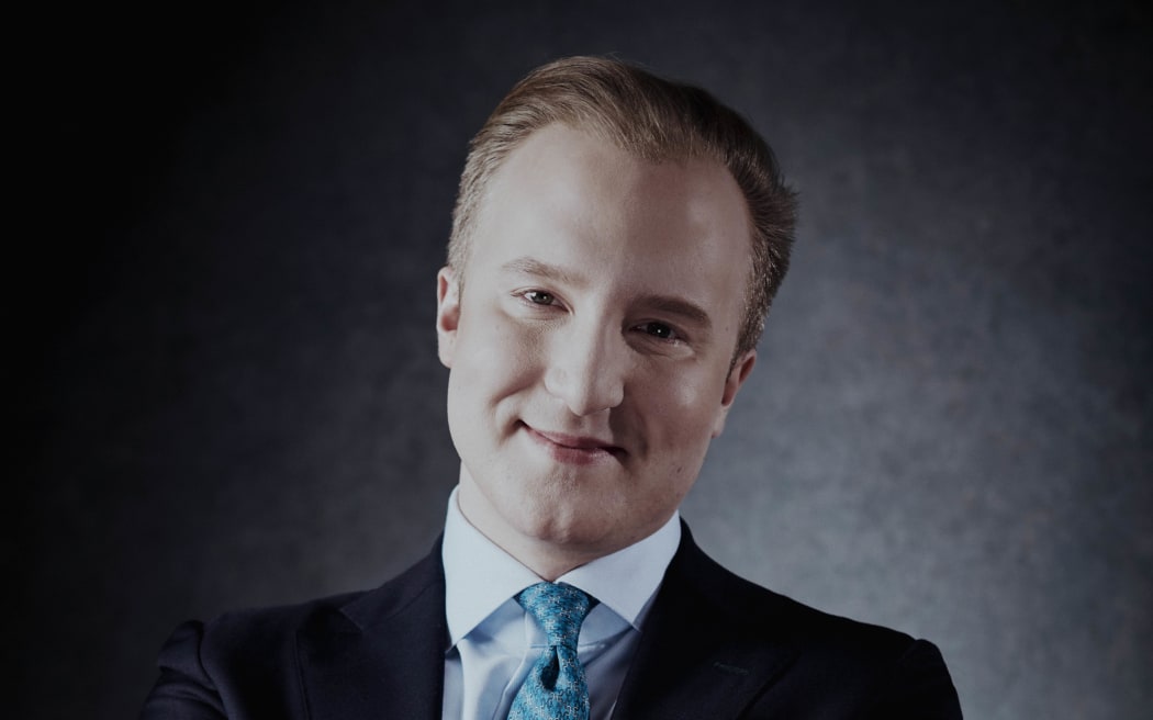 The man helping us navigate the minefield of modern manners | RNZ News