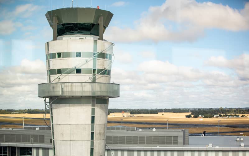 Airliner stuck in mud at Christchurch Airport | RNZ