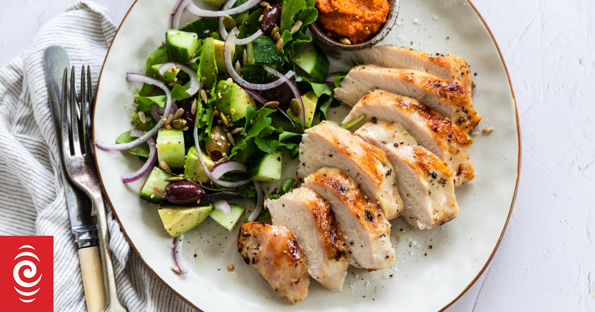 Easy Eats with Kelly Gibney: Brined barbecued chicken breasts | RNZ