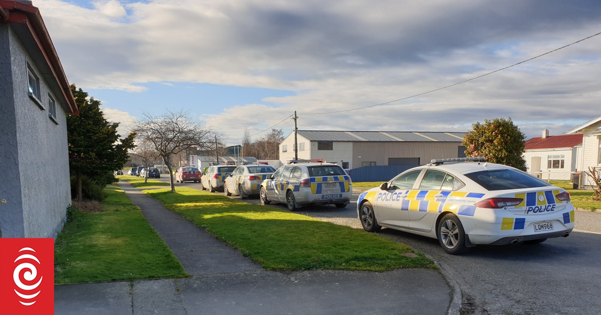Armed police surround house in Gore in hunt for wanted man Hori Gemmell ...