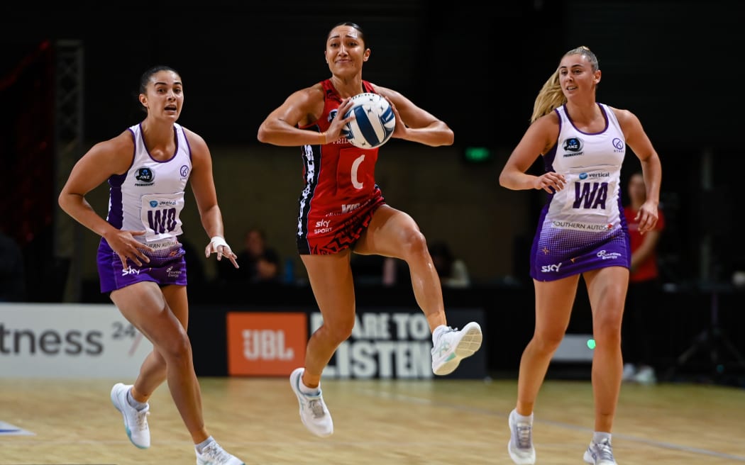 Netball: Tactix triumph over Stars in tense final quarter | RNZ News