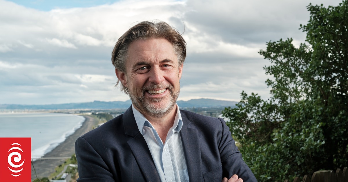 Stuart Nash backs Labour's new candidate for Napier, Mark Hutchinson ...